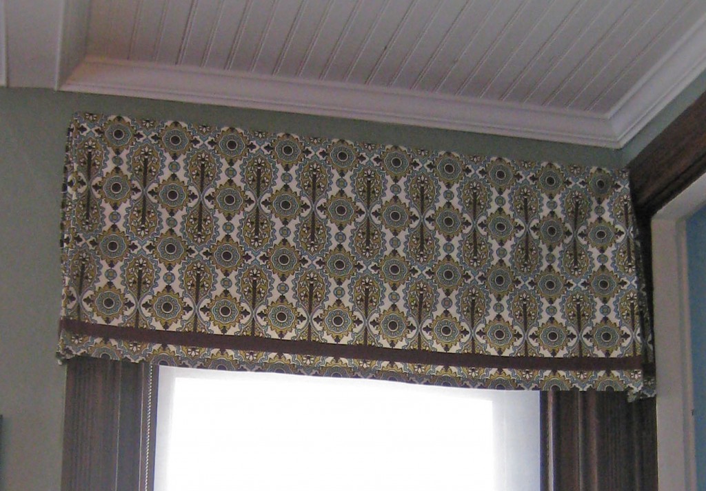The Dining Room Windows: The Valances | Stately Kitsch